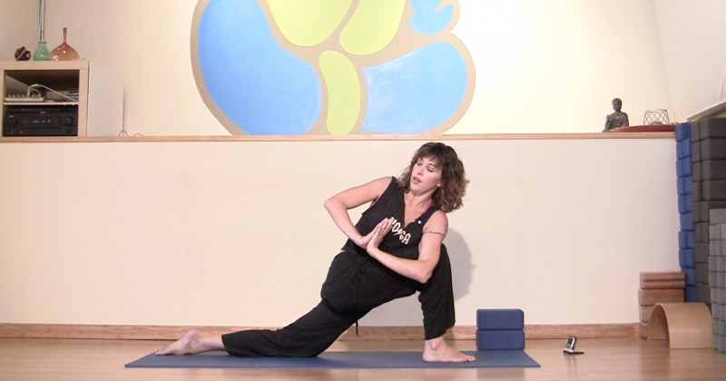 Moderate Flow/Open Heart - Vinyasa Flow | Yogis Anonymous