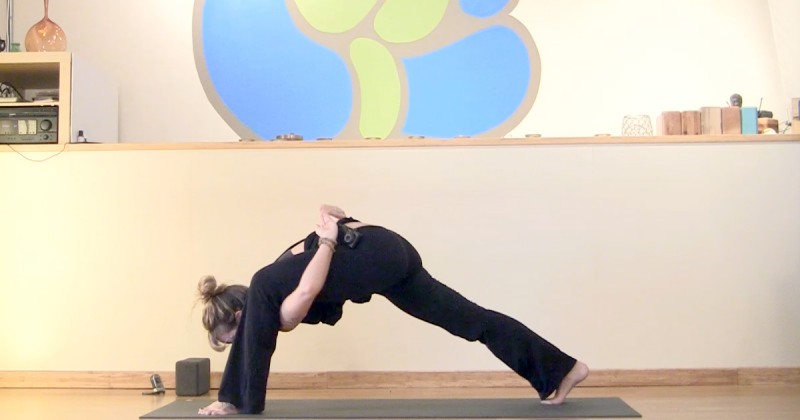 Fiery Flow: Open Hips/Strong Core - Vinyasa Flow | Yogis Anonymous