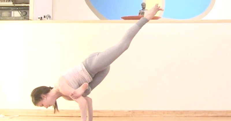 Arm Balance Flow - Vinyasa Flow | Yogis Anonymous